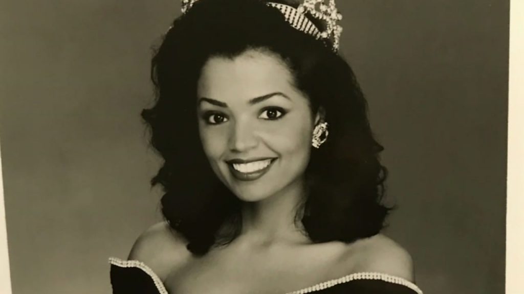 Chelsi Smith: Bivša Miss Universe preminula od raka