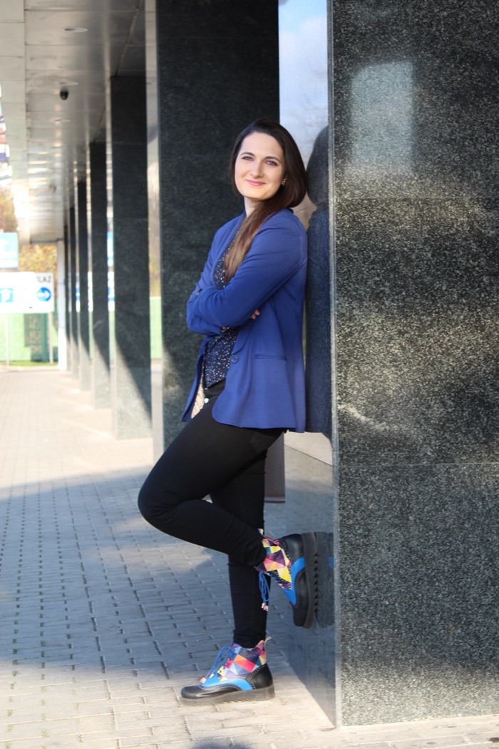 Alma Mujanović: Rođena sa 94 posto oštećenja sluha, danas je na master ...