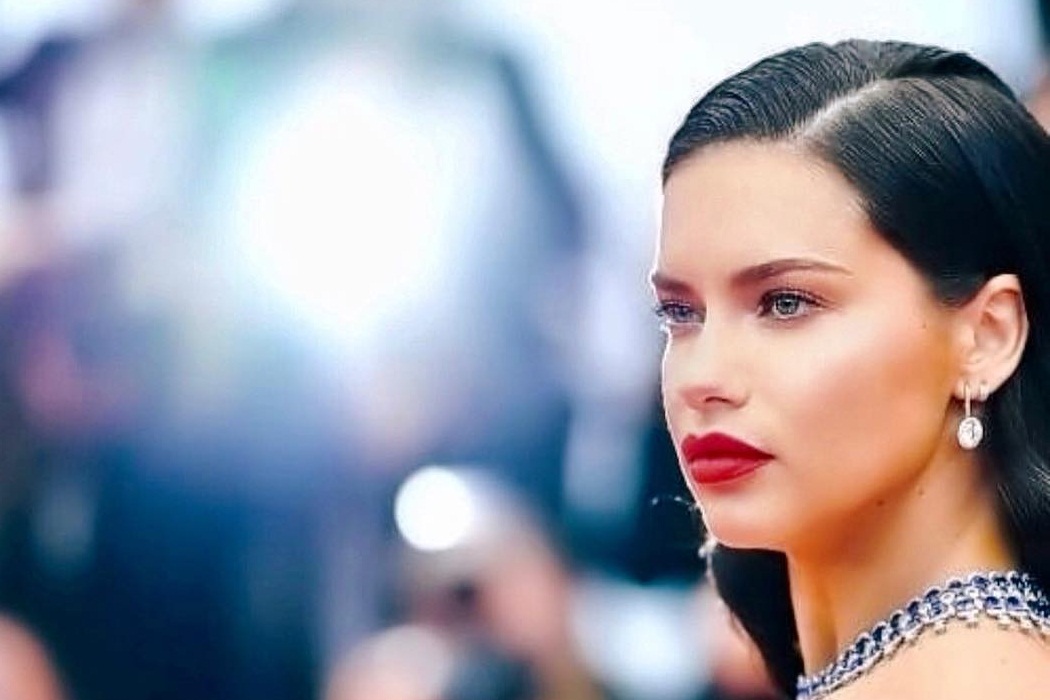 Sve tajne Adriane Lima: Gdje god da krene od jedne knjige se ne odvaja